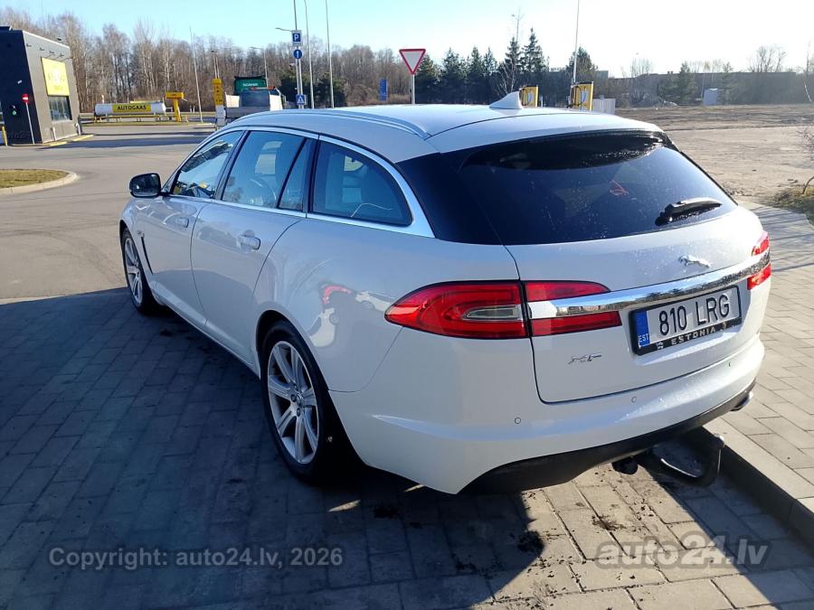 White Jaguar XF 2013 in Tallinn, with an engine capacity of 2.20 L and mileage of 0 thousand km for 7600 €, photo 10 on AUTOMOTO.COM.LV