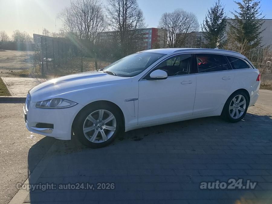 White Jaguar XF 2013 in Tallinn, with an engine capacity of 2.20 L and mileage of 0 thousand km for 7600 €, photo 12 on AUTOMOTO.COM.LV
