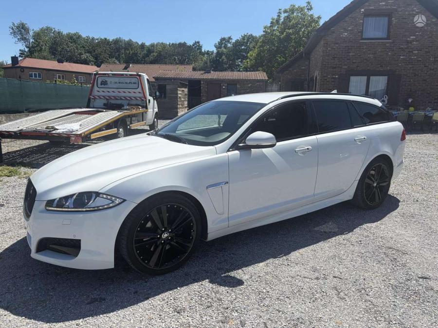 White Jaguar XF 2013 in Ukmerge, with an engine capacity of 2.20 L and mileage of 212 thousand km for 4150 €, photo 1 on AUTOMOTO.COM.LV
