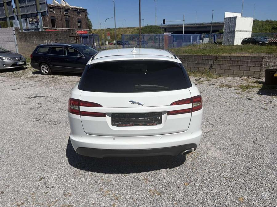 White Jaguar XF 2013 in Ukmerge, with an engine capacity of 2.20 L and mileage of 212 thousand km for 4150 €, photo 7 on AUTOMOTO.COM.LV