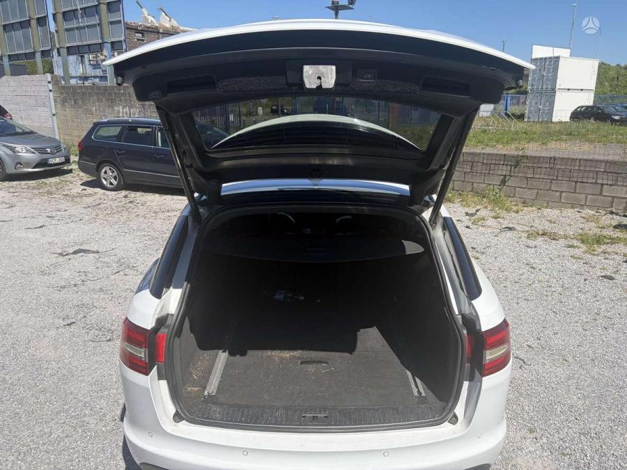 White Jaguar XF 2013 in Ukmerge, with an engine capacity of 2.20 L and mileage of 212 thousand km for 4150 €, photo 10 on AUTOMOTO.COM.LV