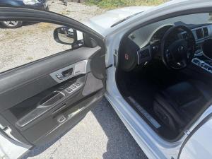 White Jaguar XF 2013 in Ukmerge, with an engine capacity of 2.20 L and mileage of 212 thousand km for 4150 €, photo 13 on AUTOMOTO.COM.LV