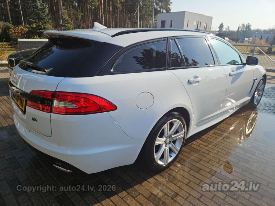 White Jaguar XF 2014 in Tartu, with an engine capacity of 2.20 L and mileage of 218 thousand km for 9790 €, photo 4 on AUTOMOTO.COM.LV