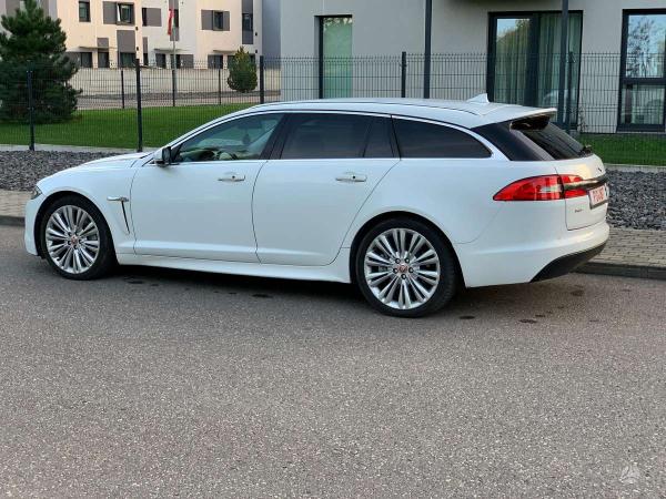 Jaguar XF 2014 in Kaunas on AUTOMOTO.COM.LV White Jaguar XF 2014 in Kaunas, with an engine capacity of 2.18 L and mileage of 399 thousand km for 5699 €, photo 9 on AUTOMOTO.COM.LV