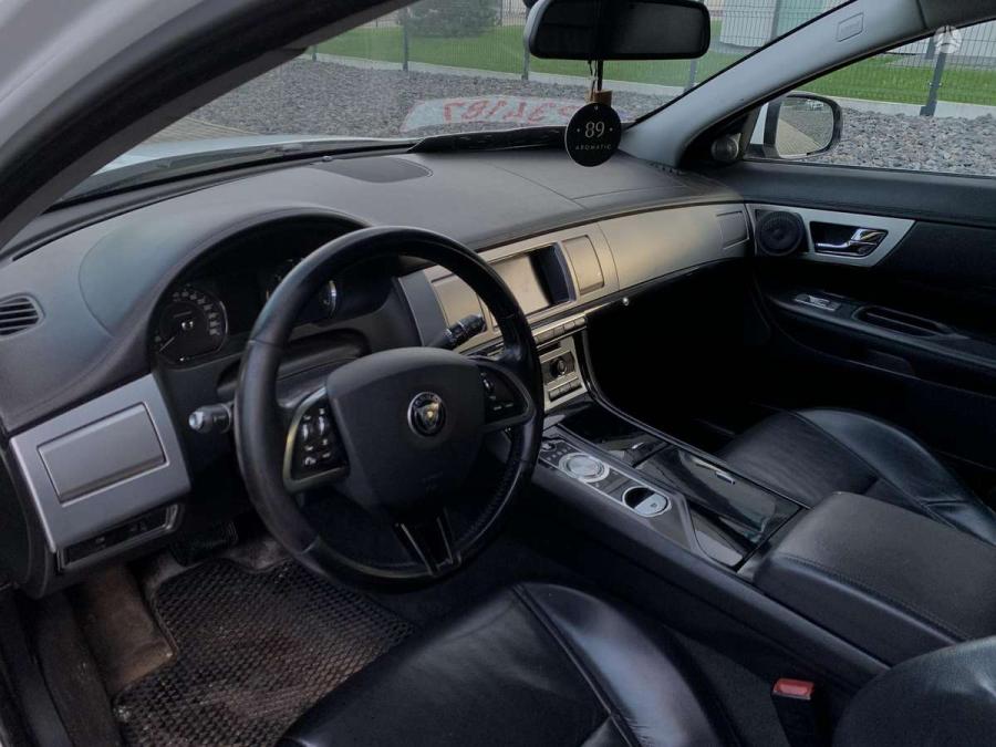 Balts Jaguar XF 2014 Kauņa, ar dzinēja tilpumu 2.18 L un nobraukumu 399 tūkst. km par 5699 €, foto 31 vietnē AUTOMOTO.COM.LV