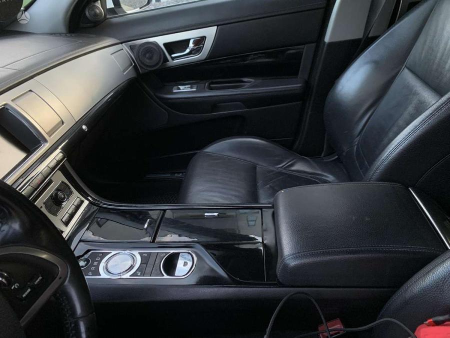 Balts Jaguar XF 2014 Kauņa, ar dzinēja tilpumu 2.18 L un nobraukumu 399 tūkst. km par 5699 €, foto 38 vietnē AUTOMOTO.COM.LV