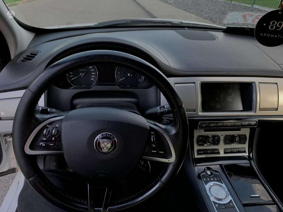 Balts Jaguar XF 2014 Kauņa, ar dzinēja tilpumu 2.18 L un nobraukumu 399 tūkst. km par 5699 €, foto 39 vietnē AUTOMOTO.COM.LV