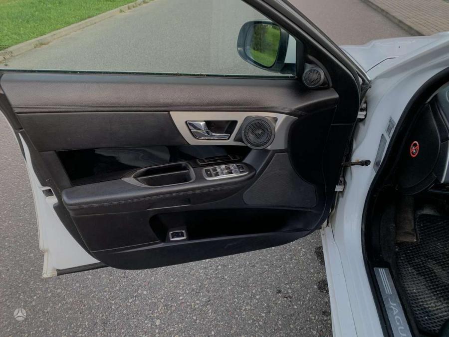 Balts Jaguar XF 2014 Kauņa, ar dzinēja tilpumu 2.18 L un nobraukumu 399 tūkst. km par 5699 €, foto 42 vietnē AUTOMOTO.COM.LV