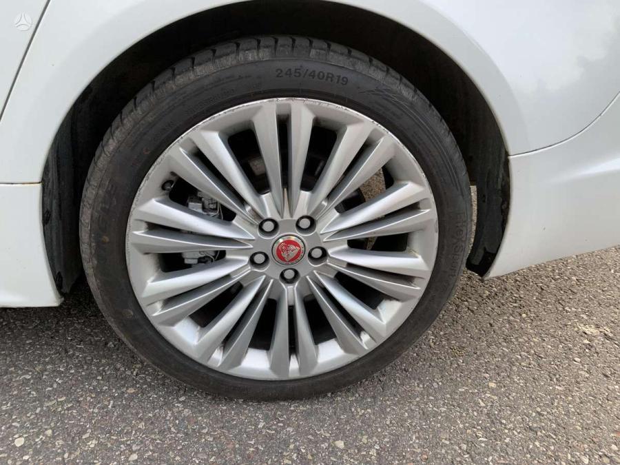 Balts Jaguar XF 2014 Kauņa, ar dzinēja tilpumu 2.18 L un nobraukumu 399 tūkst. km par 5699 €, foto 52 vietnē AUTOMOTO.COM.LV