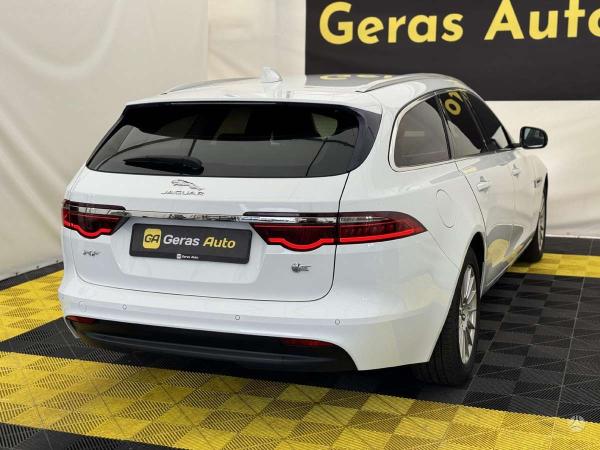 White Jaguar XF 2018 in Vilnius, with an engine capacity of 2.00 L and mileage of 242 thousand km for 7990 €, photo 4 on AUTOMOTO.COM.LV