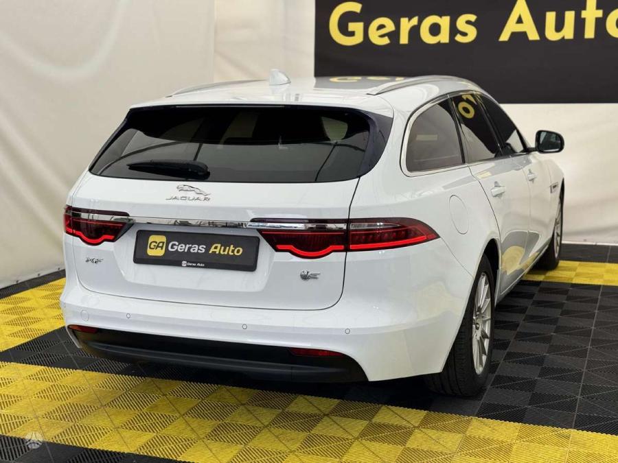 White Jaguar XF 2018 in Vilnius, with an engine capacity of 2.00 L and mileage of 242 thousand km for 7990 €, photo 4 on AUTOMOTO.COM.LV