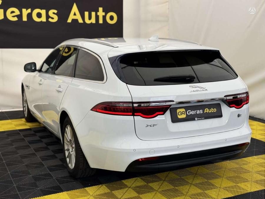 White Jaguar XF 2018 in Vilnius, with an engine capacity of 2.00 L and mileage of 242 thousand km for 7990 €, photo 6 on AUTOMOTO.COM.LV