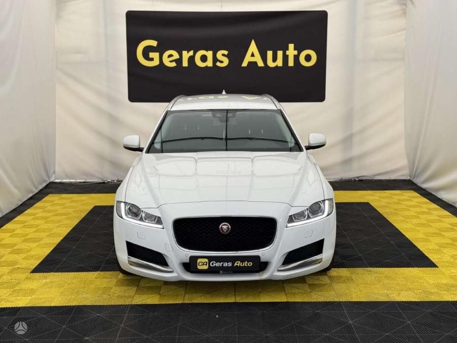 White Jaguar XF 2018 in Vilnius, with an engine capacity of 2.00 L and mileage of 242 thousand km for 7990 €, photo 7 on AUTOMOTO.COM.LV