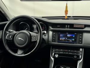 White Jaguar XF 2018 in Vilnius, with an engine capacity of 2.00 L and mileage of 242 thousand km for 7990 €, photo 18 on AUTOMOTO.COM.LV