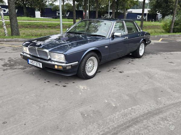 Ягуар XJ 40 1988 в Вильнюс на AUTOMOTO.COM.LV Синий Ягуар XJ 40 1988 в Вильнюс, объемом двигателя 3.60 л и пробегом 59 тыс. км за 12600 €, фото 3 на AUTOMOTO.COM.LV