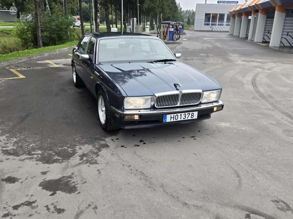 Ягуар XJ 40 1988 в Вильнюс на AUTOMOTO.COM.LV Синий Ягуар XJ 40 1988 в Вильнюс, объемом двигателя 3.60 л и пробегом 59 тыс. км за 12600 €, фото 4 на AUTOMOTO.COM.LV
