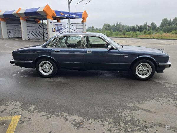 Ягуар XJ 40 1988 в Вильнюс на AUTOMOTO.COM.LV Синий Ягуар XJ 40 1988 в Вильнюс, объемом двигателя 3.60 л и пробегом 59 тыс. км за 12600 €, фото 5 на AUTOMOTO.COM.LV