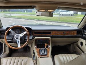 Blue Jaguar XJ 40 1988 in Vilnius, with an engine capacity of 3.60 L and mileage of 59 thousand km for 12600 €, photo 11 on AUTOMOTO.COM.LV