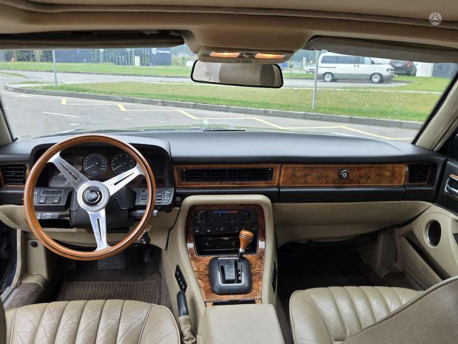 Blue Jaguar XJ 40 1988 in Vilnius, with an engine capacity of 3.60 L and mileage of 59 thousand km for 12600 €, photo 11 on AUTOMOTO.COM.LV