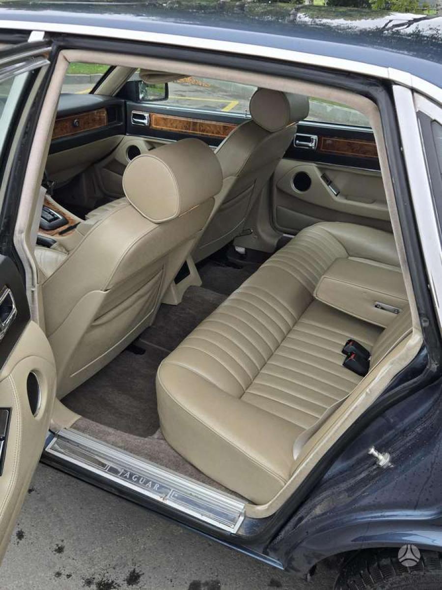 Blue Jaguar XJ 40 1988 in Vilnius, with an engine capacity of 3.60 L and mileage of 59 thousand km for 12600 €, photo 12 on AUTOMOTO.COM.LV