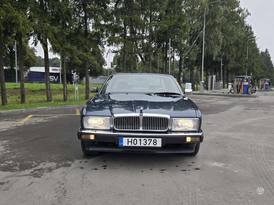 Zils Jaguar XJ 40 1988 Viļņa, ar dzinēja tilpumu 3.60 L un nobraukumu 59 tūkst. km par 12600 €, foto 1 vietnē AUTOMOTO.COM.LV