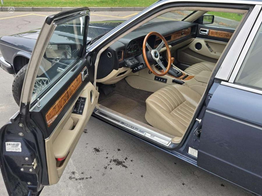 Zils Jaguar XJ 40 1988 Viļņa, ar dzinēja tilpumu 3.60 L un nobraukumu 59 tūkst. km par 12600 €, foto 16 vietnē AUTOMOTO.COM.LV