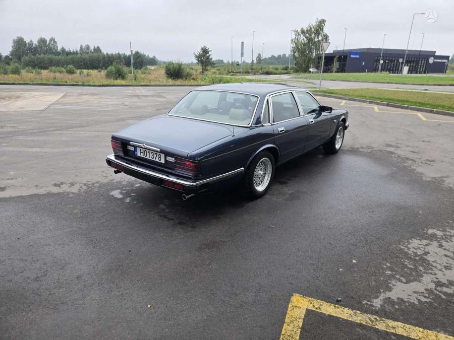 Zils Jaguar XJ 40 1988 Viļņa, ar dzinēja tilpumu 3.60 L un nobraukumu 59 tūkst. km par 12600 €, foto 18 vietnē AUTOMOTO.COM.LV