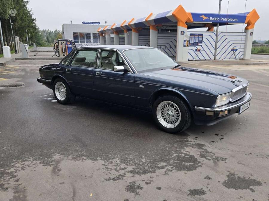 Zils Jaguar XJ 40 1988 Viļņa, ar dzinēja tilpumu 3.60 L un nobraukumu 59 tūkst. km par 12600 €, foto 20 vietnē AUTOMOTO.COM.LV