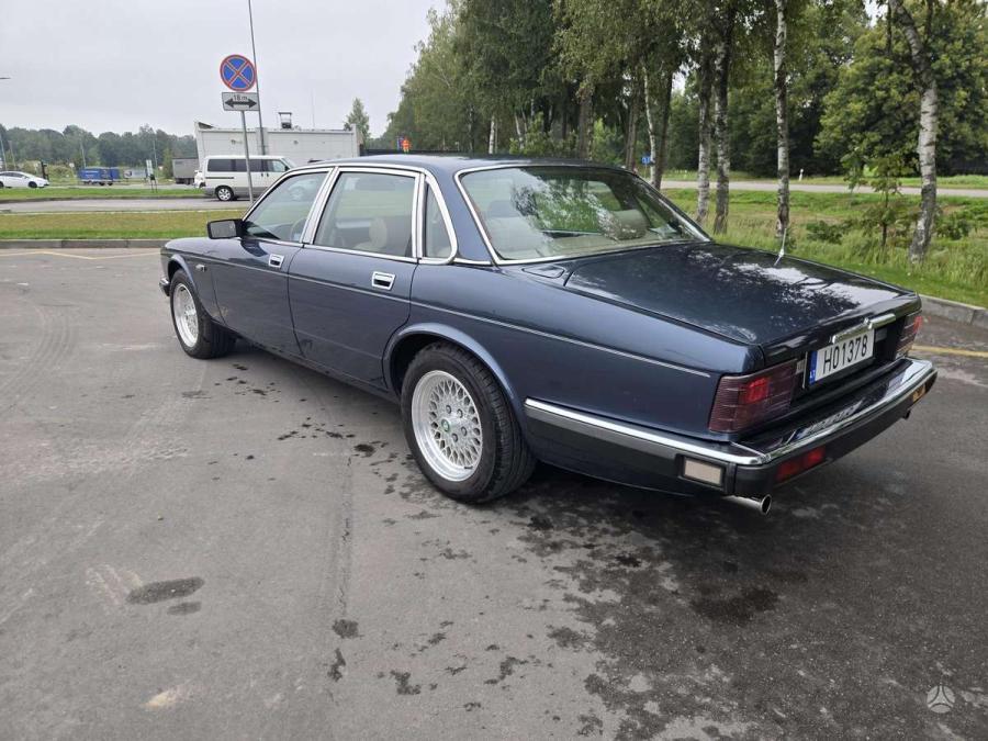 Zils Jaguar XJ 40 1988 Viļņa, ar dzinēja tilpumu 3.60 L un nobraukumu 59 tūkst. km par 12600 €, foto 21 vietnē AUTOMOTO.COM.LV