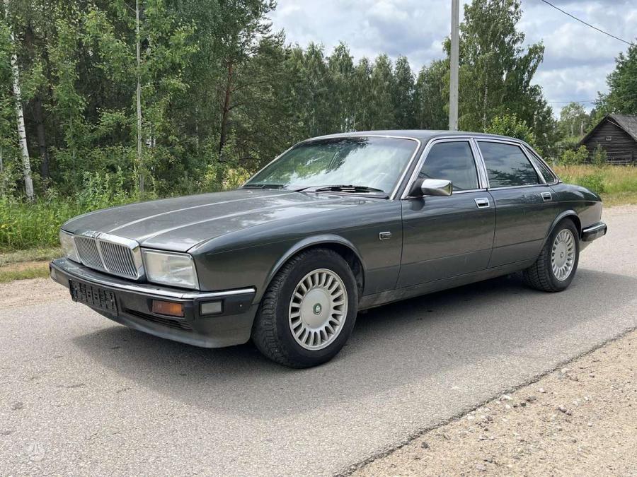 Серый Ягуар XJ 40 1989 в Каунас, объемом двигателя 3.98 л и пробегом 205 тыс. км за 3550 €, фото 1 на AUTOMOTO.COM.LV