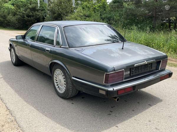 Grey Jaguar XJ 40 1989 in Kaunas, with an engine capacity of 3.98 L and mileage of 205 thousand km for 3550 €, photo 4 on AUTOMOTO.COM.LV
