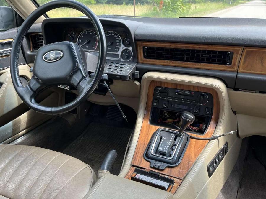 Серый Ягуар XJ 40 1989 в Каунас, объемом двигателя 3.98 л и пробегом 205 тыс. км за 3550 €, фото 10 на AUTOMOTO.COM.LV