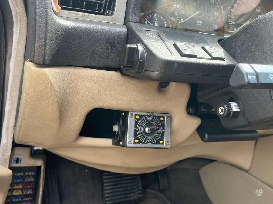 Серый Ягуар XJ 40 1989 в Каунас, объемом двигателя 3.98 л и пробегом 205 тыс. км за 3550 €, фото 14 на AUTOMOTO.COM.LV