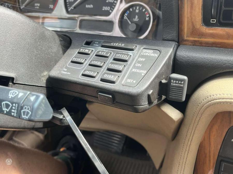 Серый Ягуар XJ 40 1989 в Каунас, объемом двигателя 3.98 л и пробегом 205 тыс. км за 3550 €, фото 15 на AUTOMOTO.COM.LV