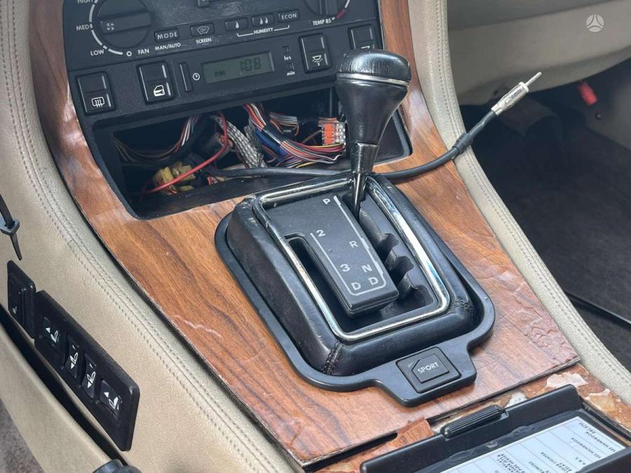 Серый Ягуар XJ 40 1989 в Каунас, объемом двигателя 3.98 л и пробегом 205 тыс. км за 3550 €, фото 17 на AUTOMOTO.COM.LV