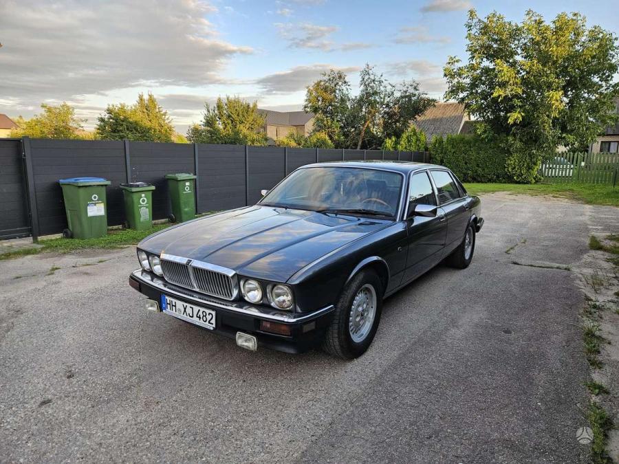 Серый Ягуар XJ 40 1991 в Каунас, объемом двигателя 3.20 л и пробегом 221 тыс. км за 2990 €, фото 3 на AUTOMOTO.COM.LV