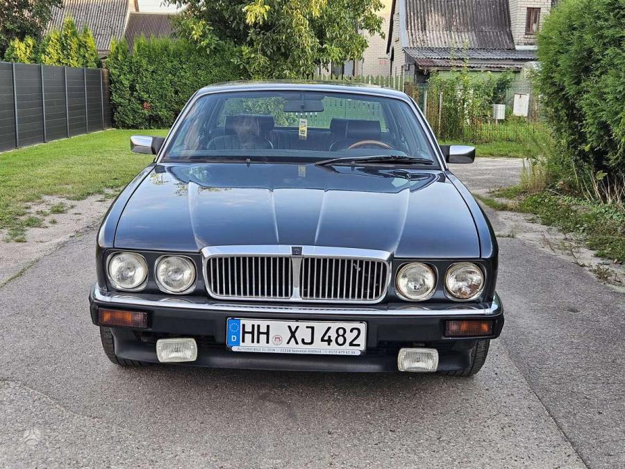 Серый Ягуар XJ 40 1991 в Каунас, объемом двигателя 3.20 л и пробегом 221 тыс. км за 2990 €, фото 4 на AUTOMOTO.COM.LV