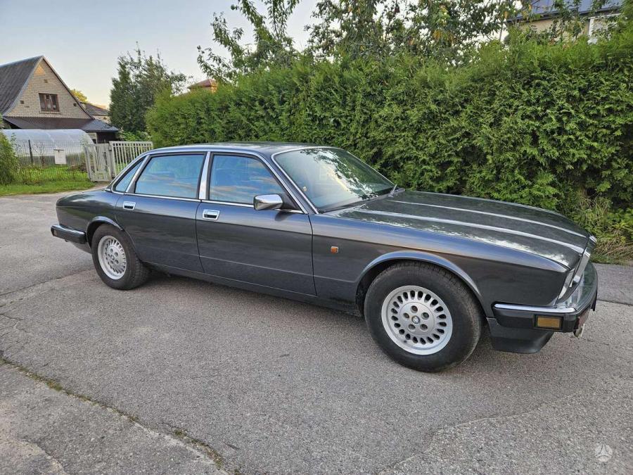 Серый Ягуар XJ 40 1991 в Каунас, объемом двигателя 3.20 л и пробегом 221 тыс. км за 2990 €, фото 5 на AUTOMOTO.COM.LV