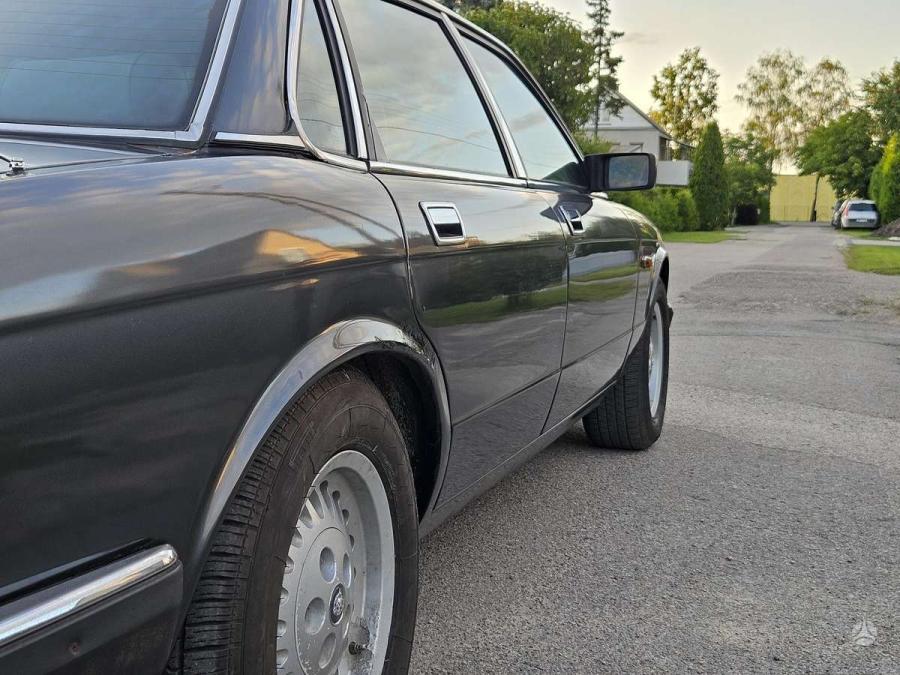 Серый Ягуар XJ 40 1991 в Каунас, объемом двигателя 3.20 л и пробегом 221 тыс. км за 2990 €, фото 7 на AUTOMOTO.COM.LV
