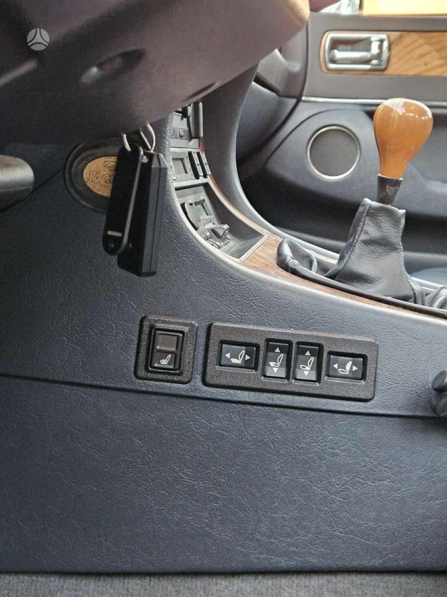 Серый Ягуар XJ 40 1991 в Каунас, объемом двигателя 3.20 л и пробегом 221 тыс. км за 2990 €, фото 16 на AUTOMOTO.COM.LV