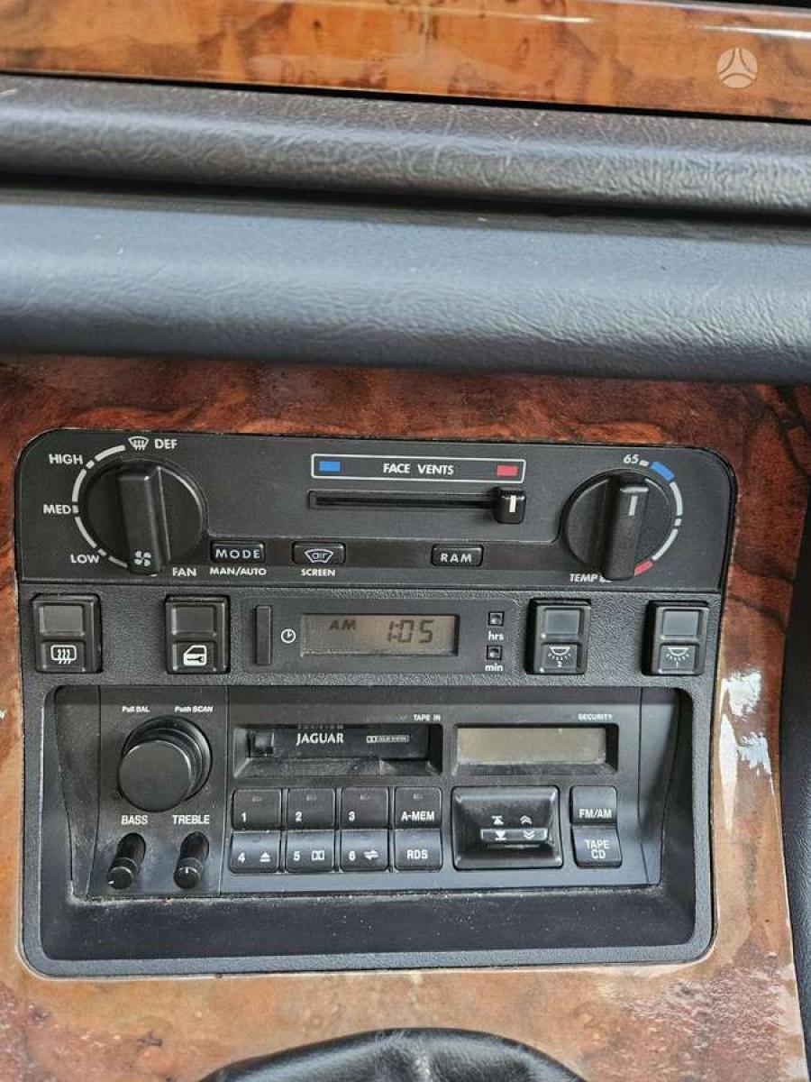 Серый Ягуар XJ 40 1991 в Каунас, объемом двигателя 3.20 л и пробегом 221 тыс. км за 2990 €, фото 17 на AUTOMOTO.COM.LV