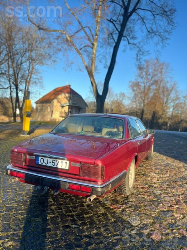 Red Jaguar XJ 40 1988 in Jekabpils, with an engine capacity of 3.60 L and mileage of 164 thousand km for 5700 €, photo 6 on AUTOMOTO.COM.LV
