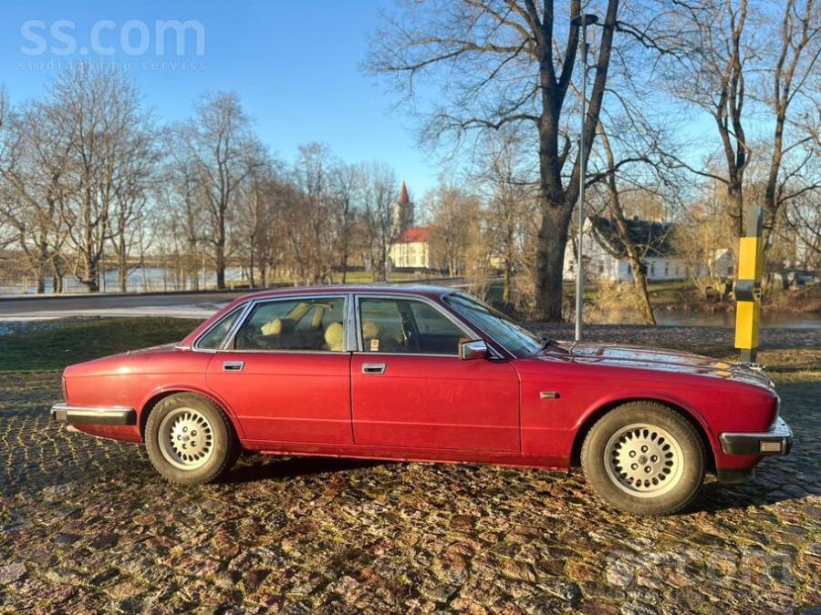 Sarkans Jaguar XJ 40 1988 Jēkabpils, ar dzinēja tilpumu 3.60 L un nobraukumu 164 tūkst. km par 5700 €, foto 7 vietnē AUTOMOTO.COM.LV
