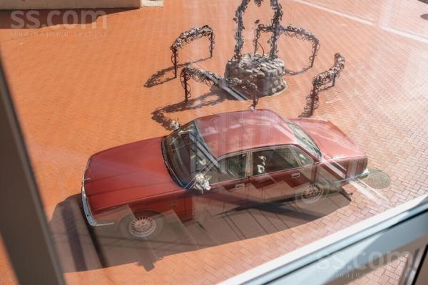 Красный Ягуар XJ 40 1988 в Екабпилс, объемом двигателя 3.60 л и пробегом 166 тыс. км за 5000 €, фото 1 на AUTOMOTO.COM.LV