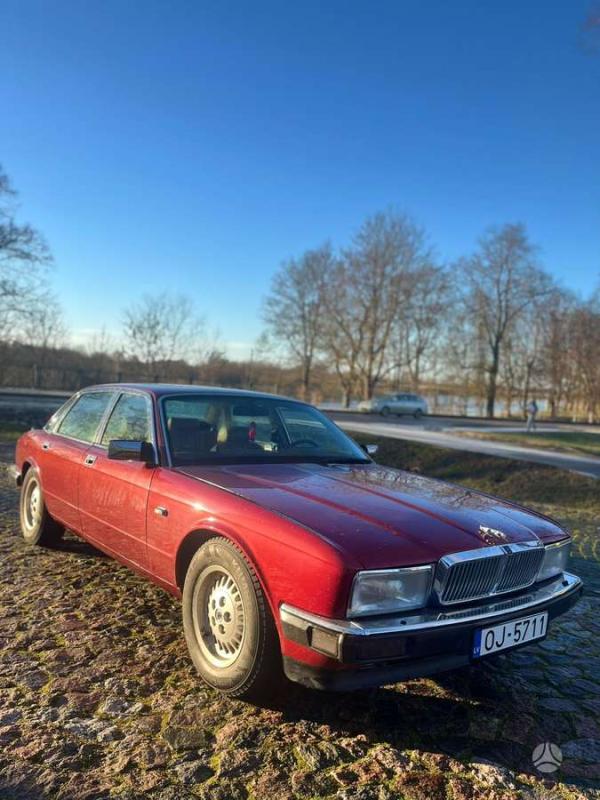Красный Ягуар XJ 40 1988 в Екабпилс, объемом двигателя 3.59 л и пробегом 165 тыс. км за 4500 €, фото 1 на AUTOMOTO.COM.LV