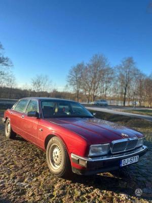 Sarkans Jaguar XJ 40 1988 Jēkabpils, ar dzinēja tilpumu 3.59 L un nobraukumu 165 tūkst. km par 4500 €, foto  vietnē AUTOMOTO.COM.LV