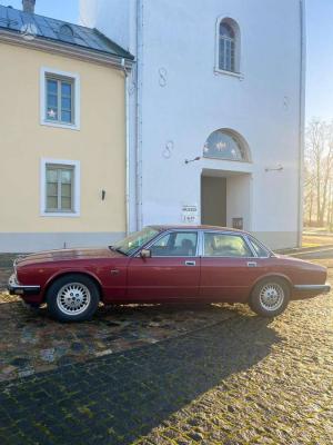 Sarkans Jaguar XJ 40 1988 Jēkabpils, ar dzinēja tilpumu 3.59 L un nobraukumu 165 tūkst. km par 4500 €, foto 4 vietnē AUTOMOTO.COM.LV