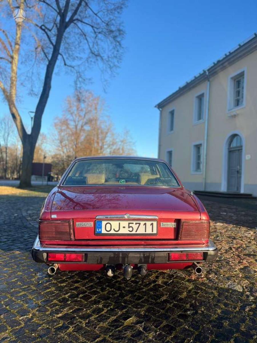 Sarkans Jaguar XJ 40 1988 Jēkabpils, ar dzinēja tilpumu 3.59 L un nobraukumu 165 tūkst. km par 4500 €, foto 6 vietnē AUTOMOTO.COM.LV