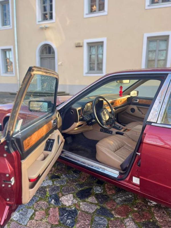 Красный Ягуар XJ 40 1988 в Екабпилс, объемом двигателя 3.59 л и пробегом 165 тыс. км за 4500 €, фото 8 на AUTOMOTO.COM.LV
