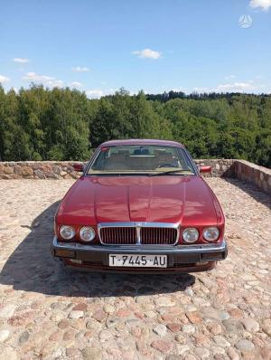 Red Jaguar XJ 40 1993 in Lazdijai, with an engine capacity of 3.20 L and mileage of 140 thousand km for 3499 €, photo 5 on AUTOMOTO.COM.LV